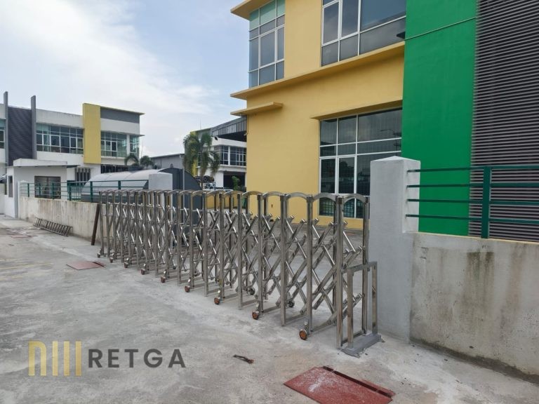 Manual Stainless Steel 304 Retractable Gate with Lock Stand - RETGA